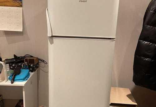 Холодильник Indesit на запчасти или под ремонт