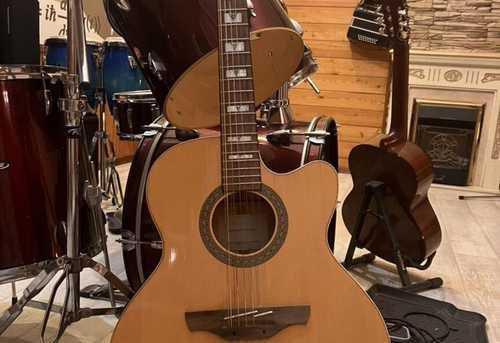 Электроакустическая гитара takamine