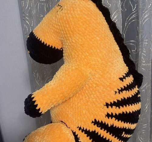 Вязаная игрушка зебра