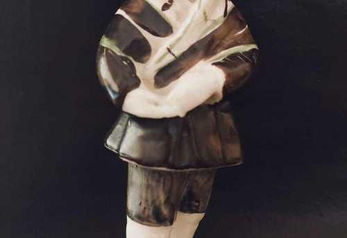 Фарфоровая статуэтка Девочка в шубке