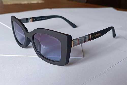 Солнцезащитные очки Burberry