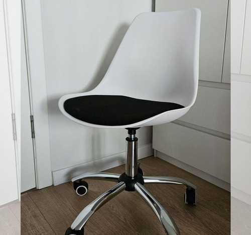 Компьютерный стул Brabix Eames мg-310 сн