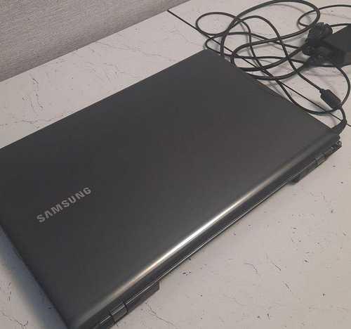 15.6" Samsung NP350V5C, Core i3, RAM 4 ГБ, 500 ГБ, Radeon HD 7670M