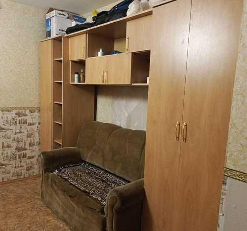 Стенка в комнату