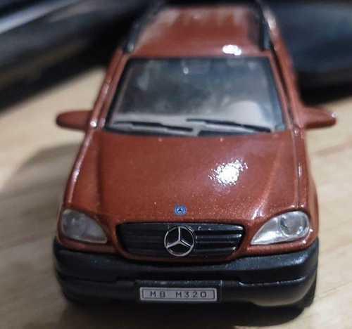 Mercedes ml 1:43