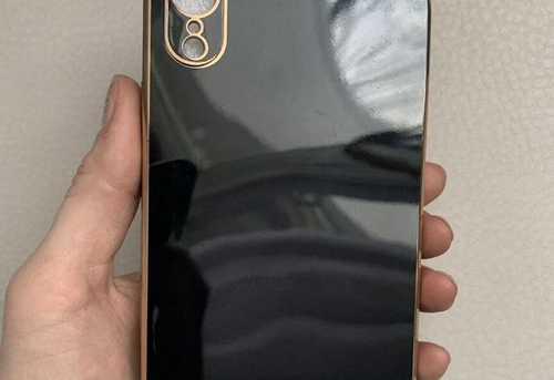 Чехол на iPhone XR черный с золотом