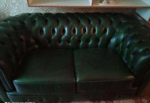 Кожаные диван и кресло