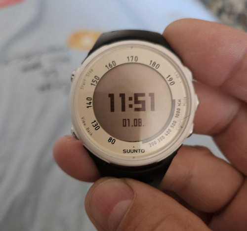 Часы Suunto t1