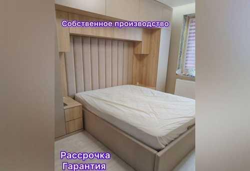 Кровать и стеновая панель