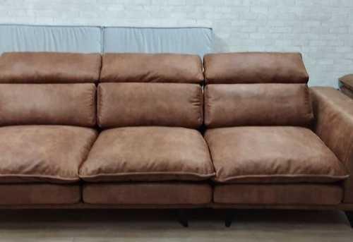 Большой мягкий кожаный диван