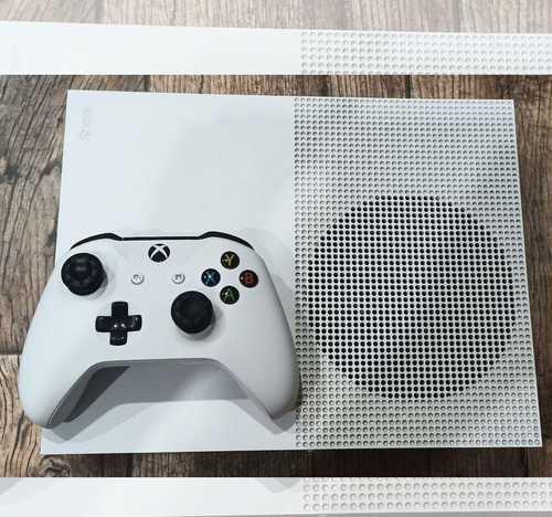 Xbox one s 1tb с дисками