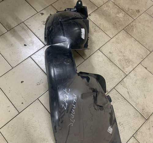 Подкрыльник логан ларгус