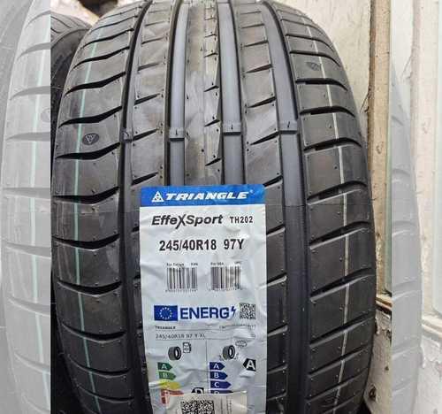 Triangle EffeXSport TH202 245/40 R18