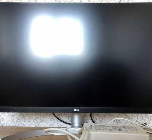 Монитор 27" LG 27UL850-W