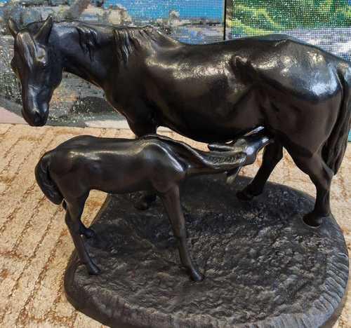 Каслинское литьё. Кобыла с жеребёнком 1982г