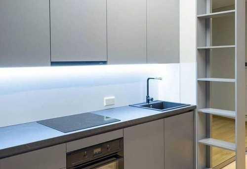 Функциональный кухонный гарнитур с подсветкой