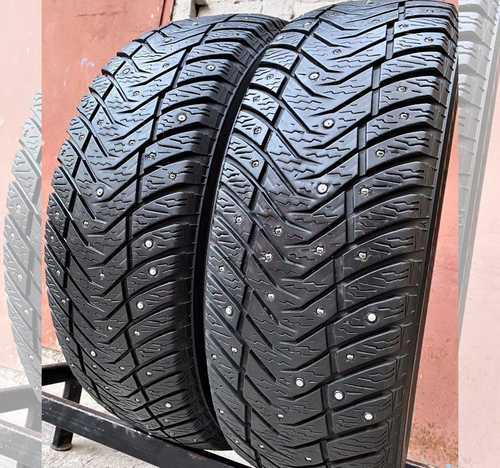 Yokohama IceGuard Stud IG65 215/65 R16