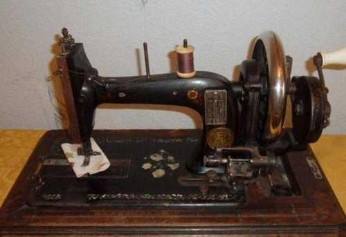 Швейная машинка фирмы Хауман. Рабочая