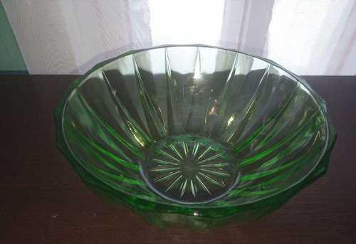 Зеленое стекло СССР ваза для фруктов конфетница
