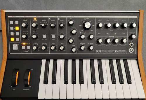 Moog Subsequent 25