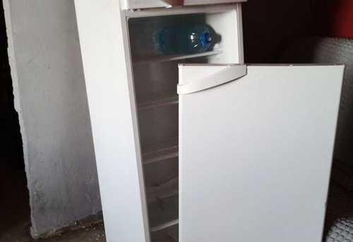 Холодильник на запчасти Indesit ST167.028
