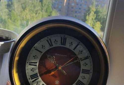 Часы настенные СССР янтарь