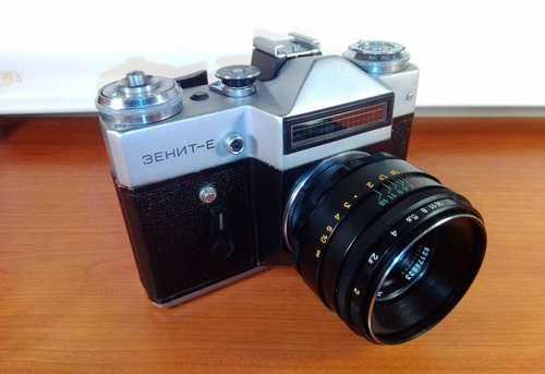 Фотоаппарат Зенит-Е с объективом Helios 44-2