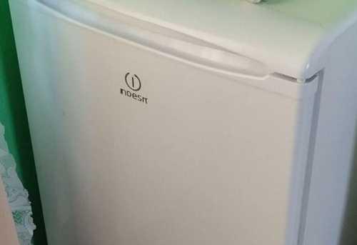Холодильник Indesit TT85