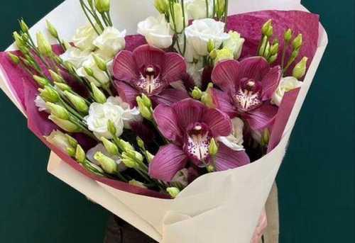 Букет королевских орхидей и воздушного лизиантуса