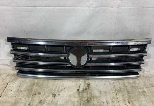 Решетка радиатора Volkswagen Touareg 3