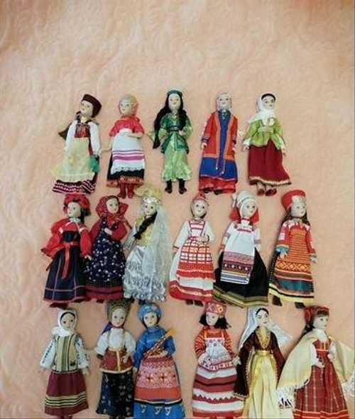 Коллекция кукол в костюмов разных народов