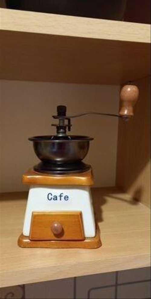 Кофемолка ручная механическая