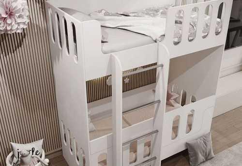 Детская двухъярусная кровать с лестницей