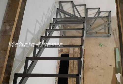 Лестница в дом металлическая под зашивку № 14