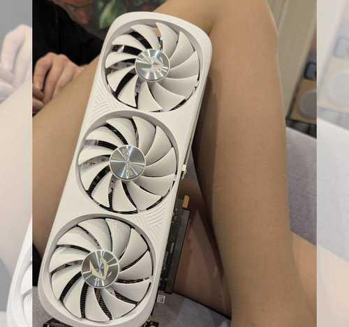 RTX 4080 super Trinity OC White Edition 16GB