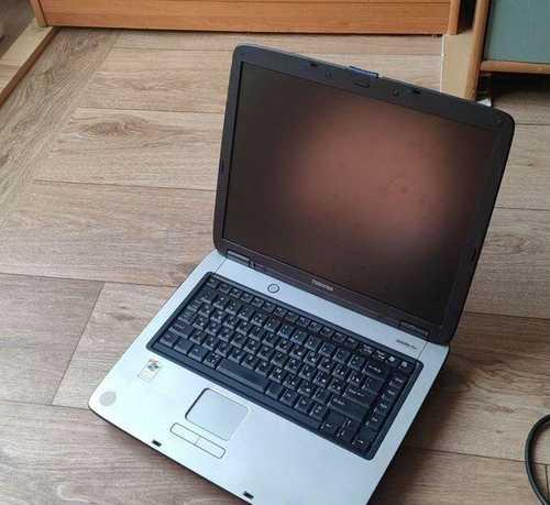 Старый ноутбук Toshiba в рабочем состоянии