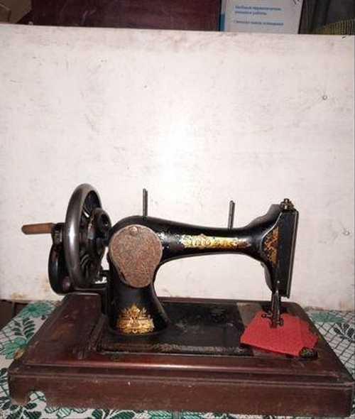 Антикварная ручная швейная машинка zinger