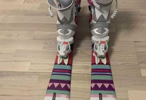 Горнолыжные лыжи с креплениями и ботинки