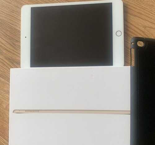 Apple iPad mini 4