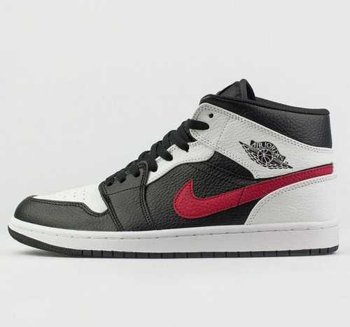 Nike Air Jordan 1 Black / Red