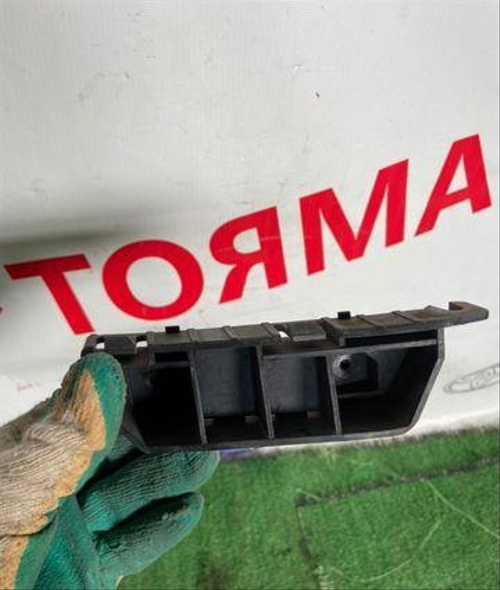 Крепление бампера переднее левое Honda Fit GD1
