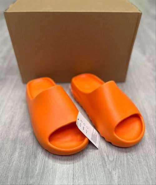 Тапки Adidas Yeezy Slide