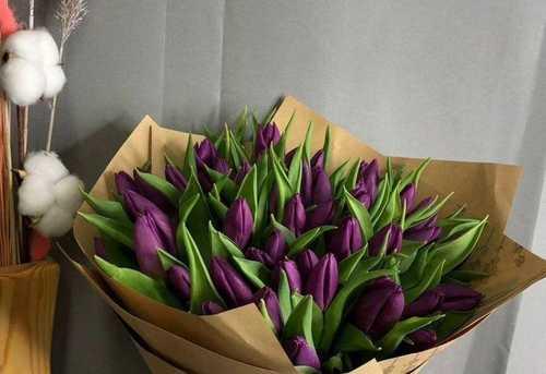 Букет из 45 фиолетовых тюльпанов