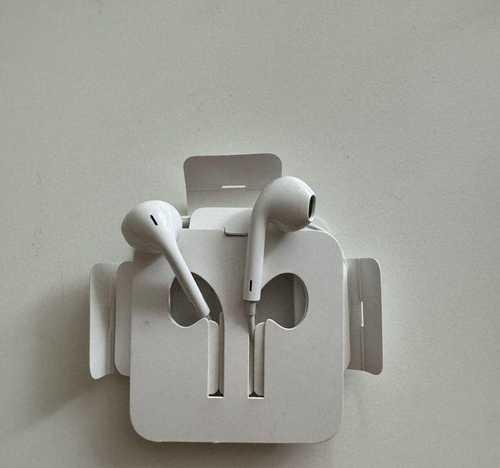 Наушники проводные Apple EarPods lightning