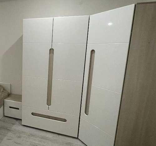 Шкаф угловой
