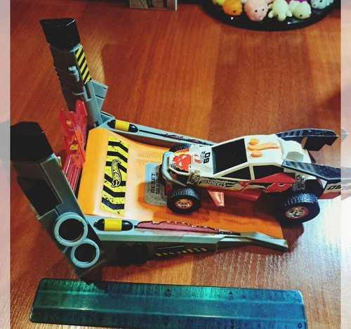 Набор Hot Wheels "Безумный трюк"