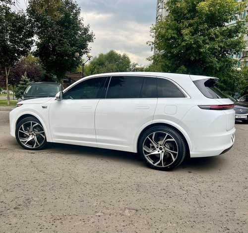 Колёса r22 на Lixiang/Range Rover