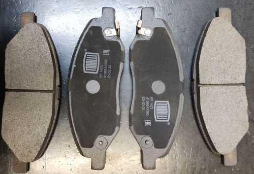 Тормозные колодки передние Nissan Tiida 04