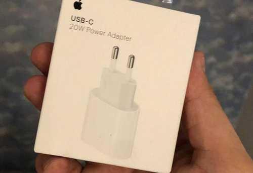 Адаптер Apple и Lightning кабель Apple