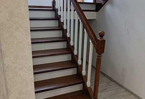 Деревянная лестница в частный дом